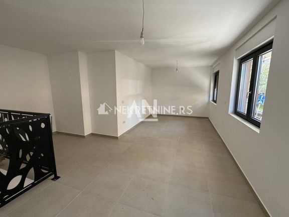 Vračar, Crveni krst, Gročanska, lokal sa izlogom i galerijom ID#8475