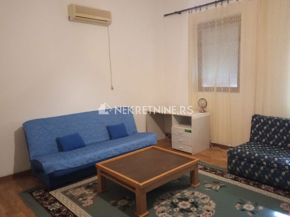 Izdajem jednoiposoban stan na Dorćolu – 36m²