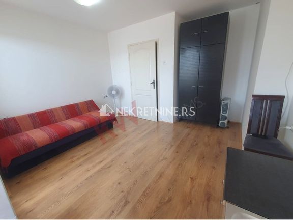 Stan 2.0, 23m2, Knjaževačka (Niš), 45000e