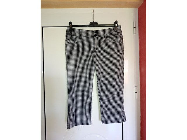 Karirane pantalone 3/4