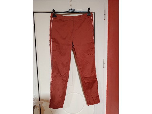 Prljavo roze pantalone