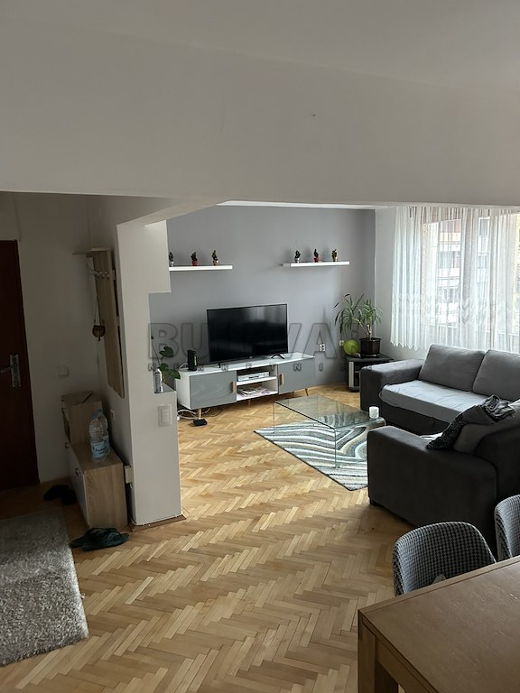 Trosoban stan, 81 m2, Centar, Nade Tomić ID: i-013174
