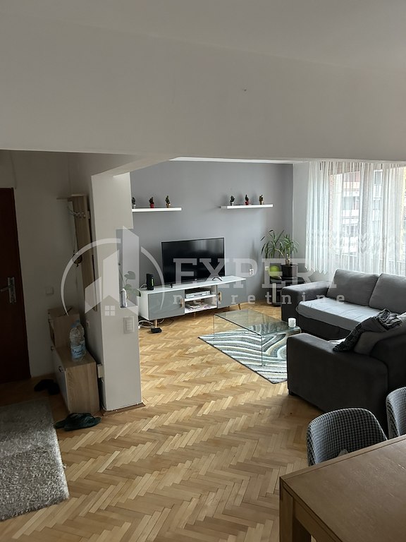 Trosoban stan, 81 m2, Centar, Nade Tomić ID: i-013174