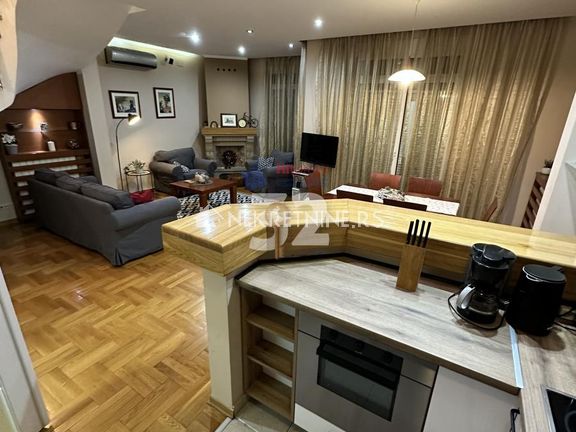 Kuća u nizu, 4.0, dvorište , pet friendly, Dijane Budisavljević