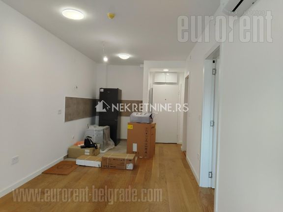 #48140, Izdavanje, Stan, LASTAVICE, 900 EUR