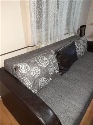 Polovni kauč