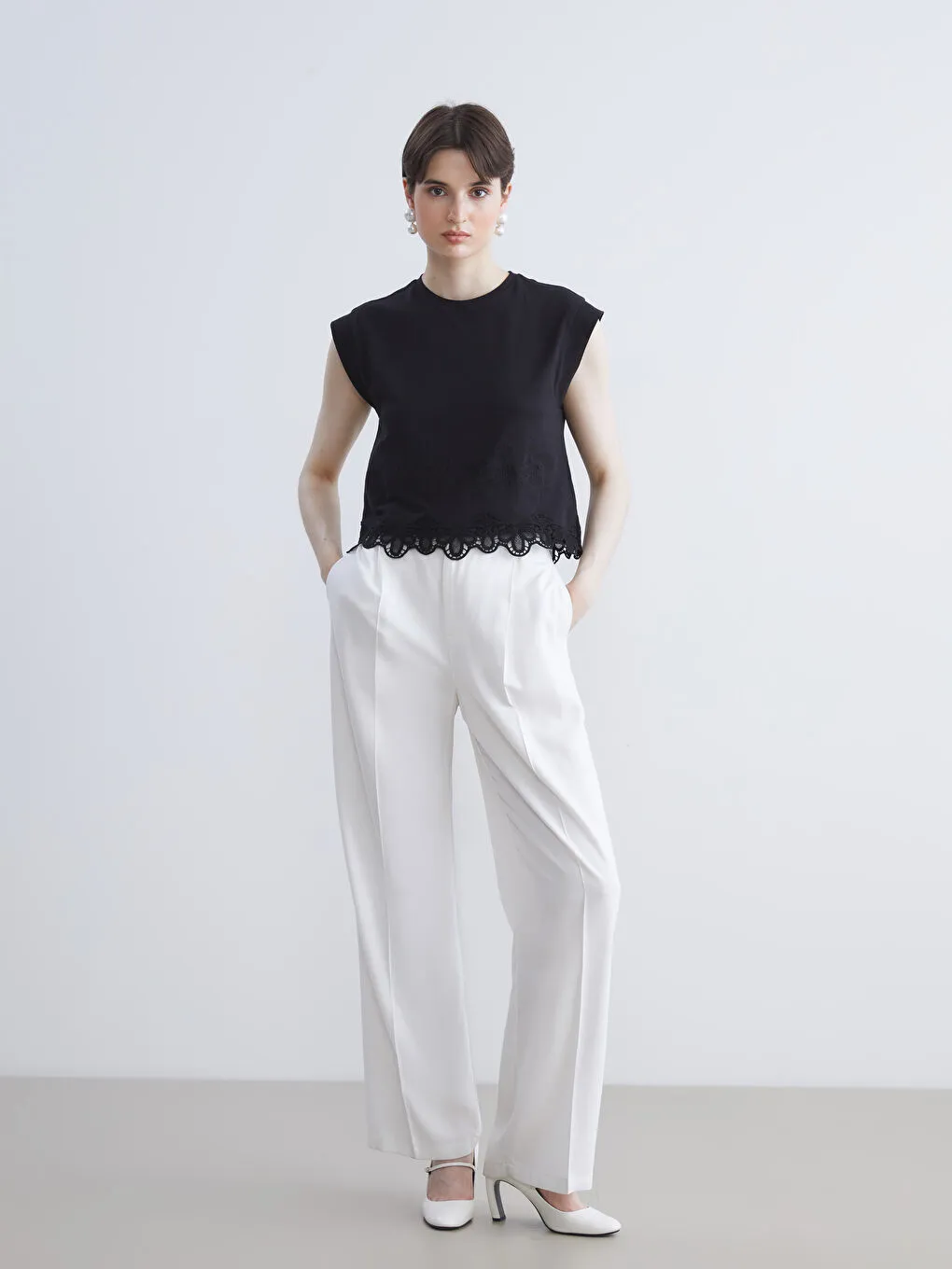 LCW Vision Bluza Sa Okruglim Izrezom I Čipkastim Detaljima