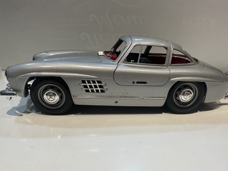 MERCEDES 1:18