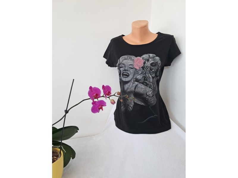 Crna majica Marilyn Monroe vel M