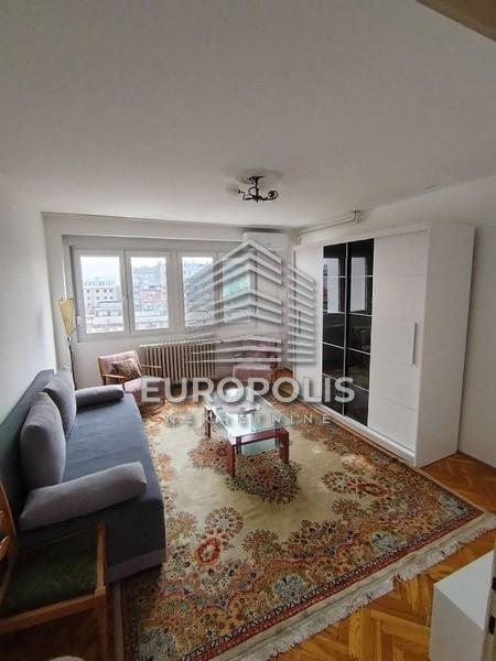 Stan sa pogledom u srcu Vračara. ID#8278 650 €