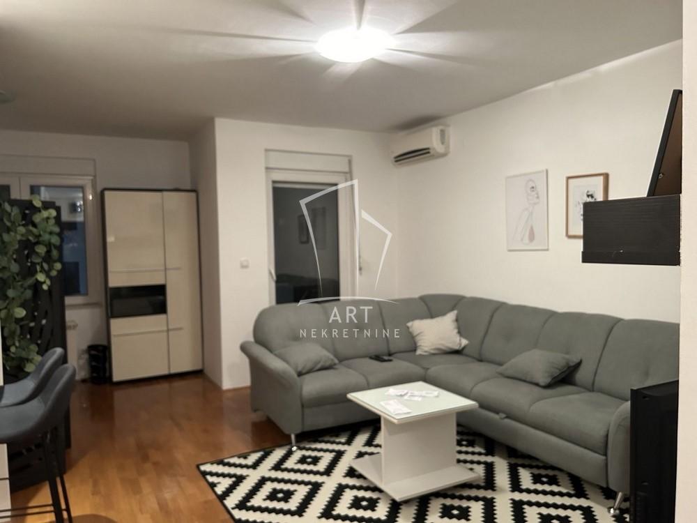 Lekino brdo, Gospodara Vučića, 35m2 ID#12087 550 €