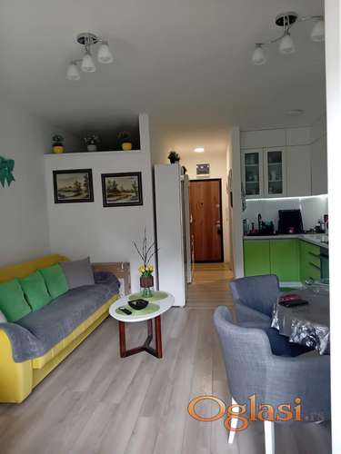 Beočin Lux stan 40m2 top lokacija HITNO!