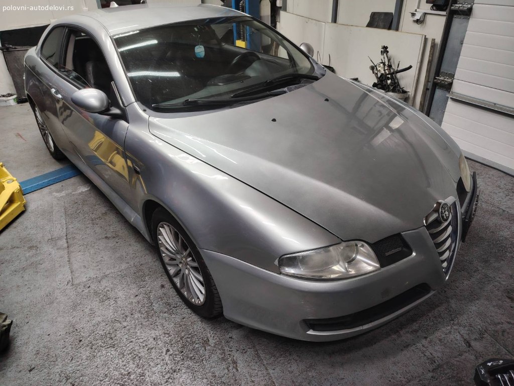 Alfa Romeo GT kompletan auto u delovima kod boje 651 Origina