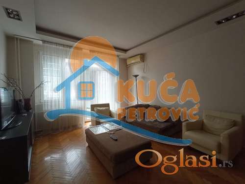 Izdaje se stan u strogom centru grada, 105m2