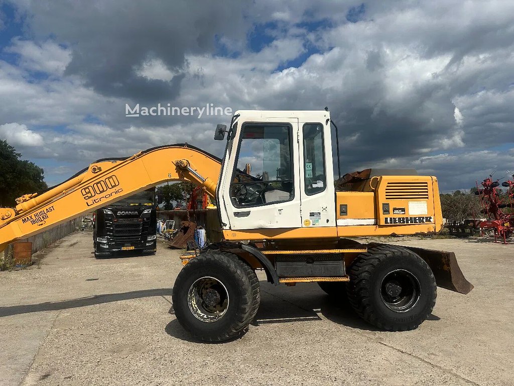 Liebherr A900 bager točkaš
