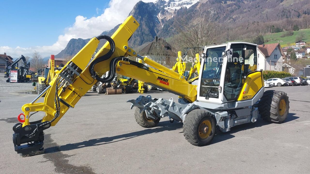 Menzi Muck M535 koračajući bager