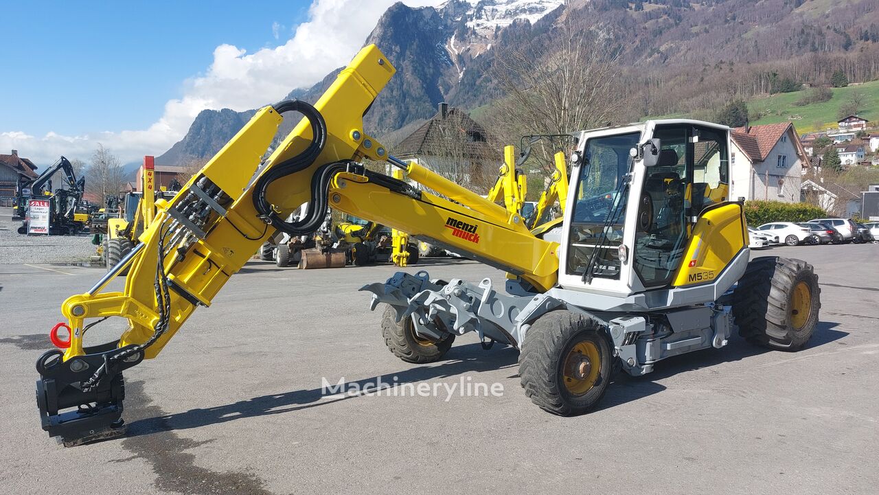 Menzi Muck M535 koračajući bager
