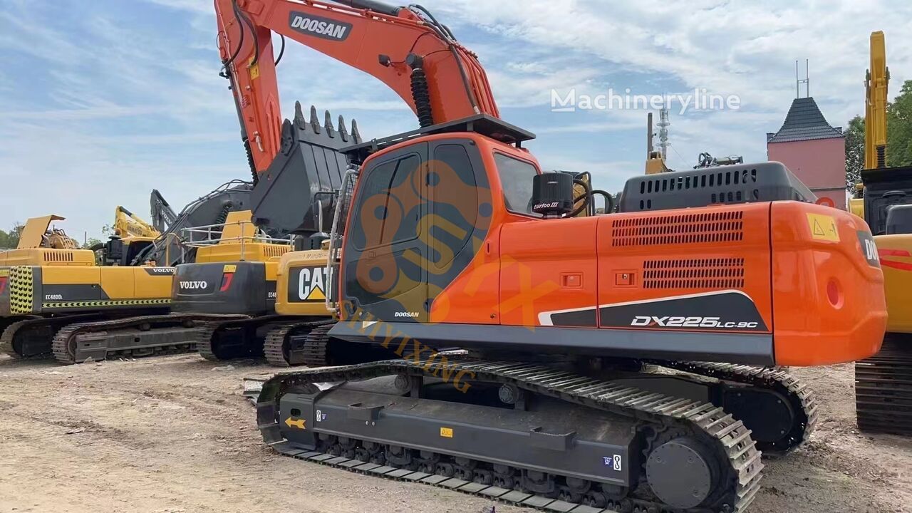 Doosan DX225LC bager guseničar