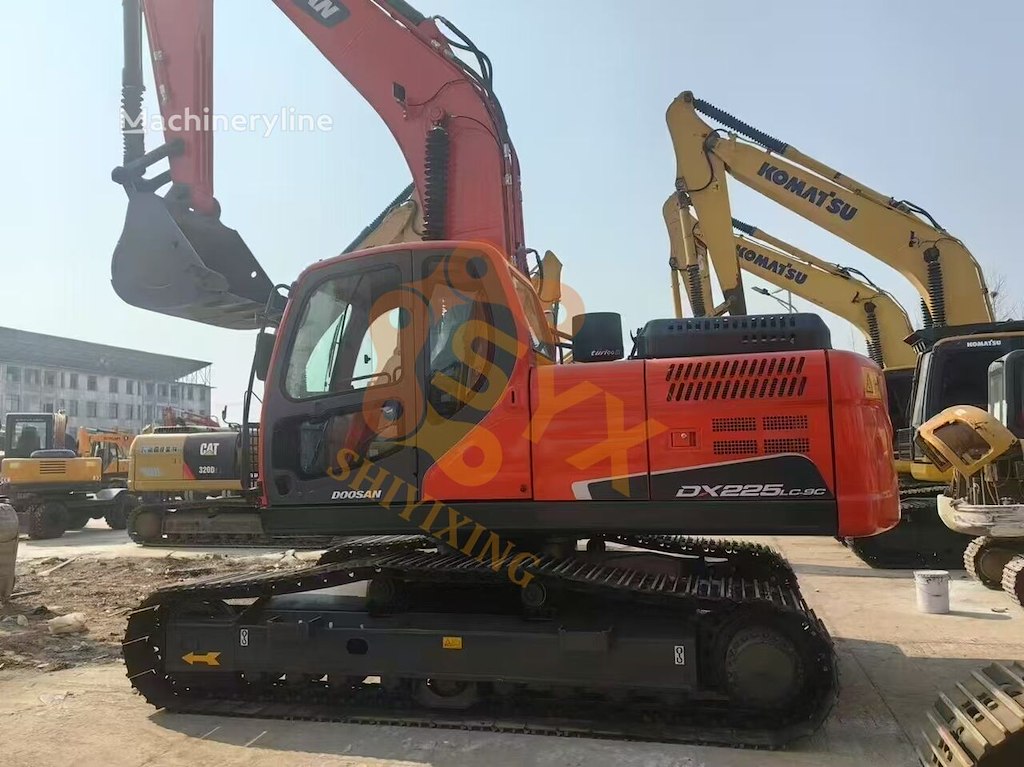 Doosan DX225 bager guseničar