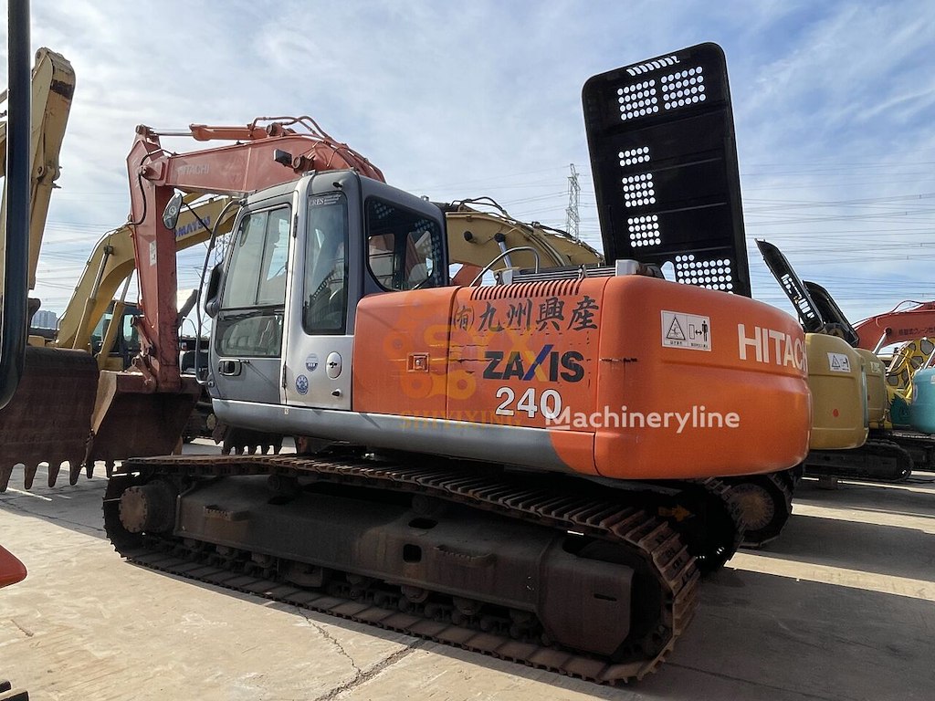 Hitachi ZX240-3 bager guseničar