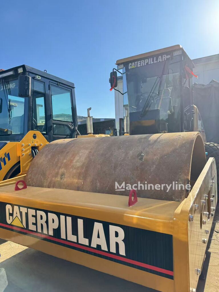 Caterpillar CS683E kompaktor s jednim valjkom