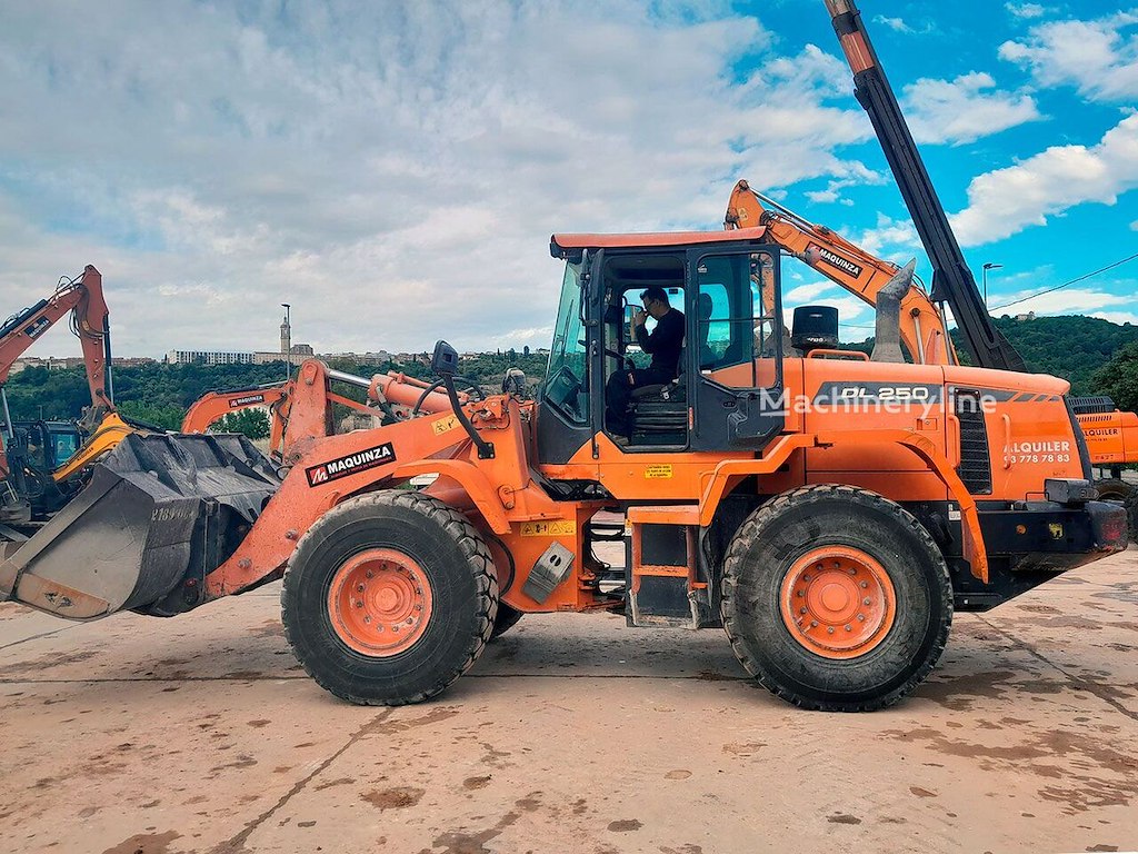 Doosan DL250-3 prednji utovarivač