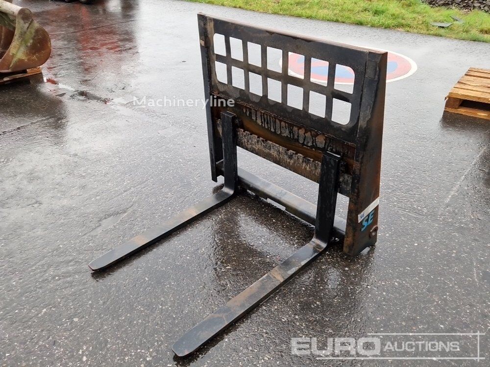 Prodaje se Pallet Forks to suit Skidsteer kašiku za prednje utovarivač na aukciji