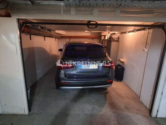 U ponudi garažano mesto od 19m2 na Bulevaru