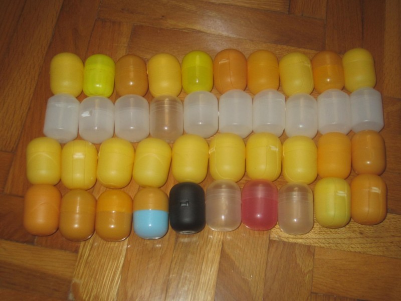 Kapsule za kinder igračke, lot od 40 komada