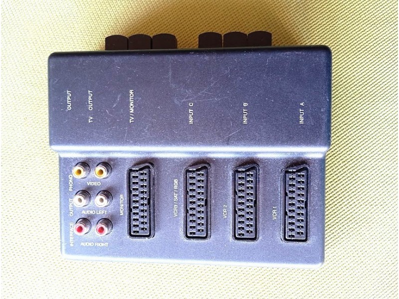 SCART RGB mikser sa 3 ulaza i 1 izlazom