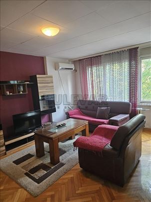 Izdaje se odličan stan na Bulevaru Nemanjića, 73m2