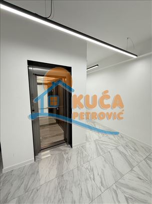 Izdaje se poslovni prostor kod parka Čair, 60m2