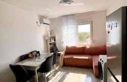 Misa – moderan stan 55m² sa parkingom i dve lođe