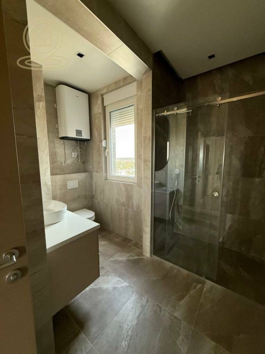 Lux stan 127m2 novogradnja-terasa s pogledom, garaža uključena