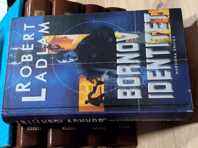 BORNOV IDENTITET - ROBERT LADLAM