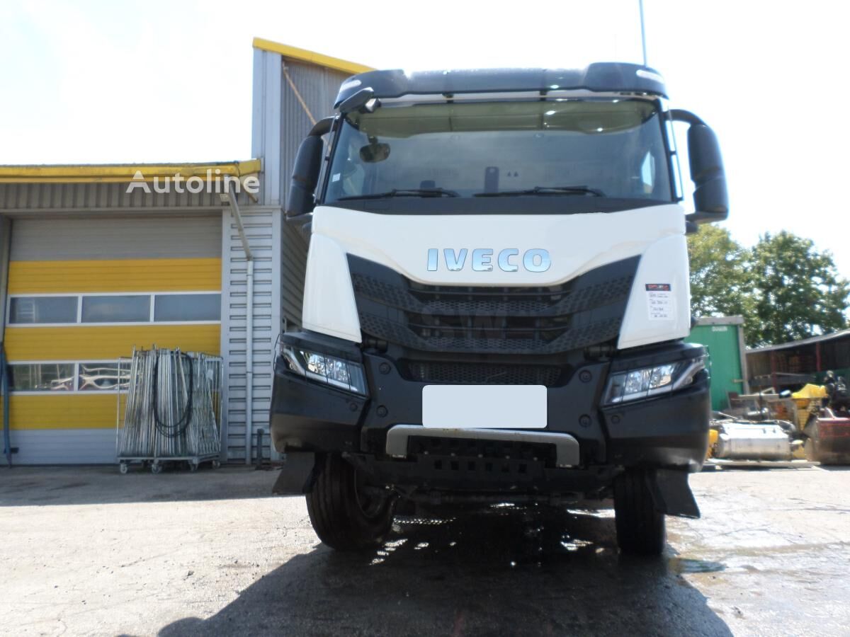 IVECO X-WAY 480 tegljač nakon udesa