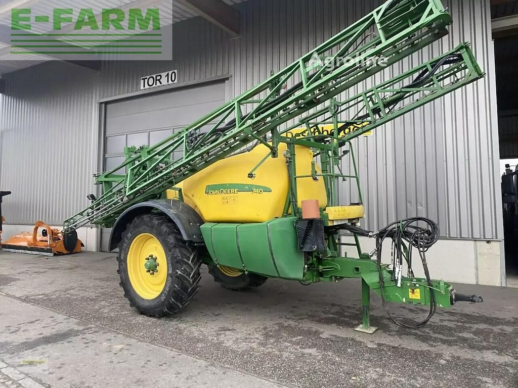 John Deere 740 - 28 m samohodna prskalica