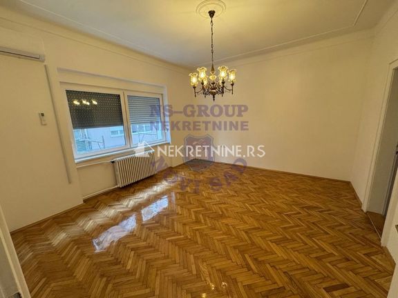 Izdaje se poslovni prostor površine 64m2