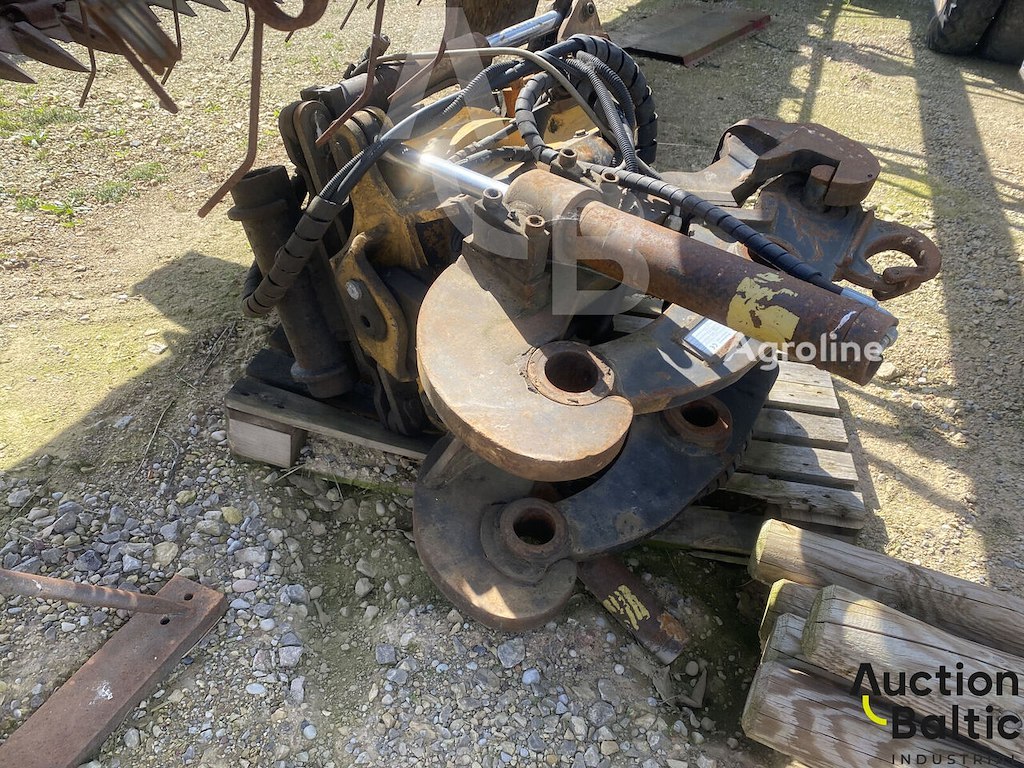Prodaje se Engcon with quick coupler hvataljku za trupce na aukciji