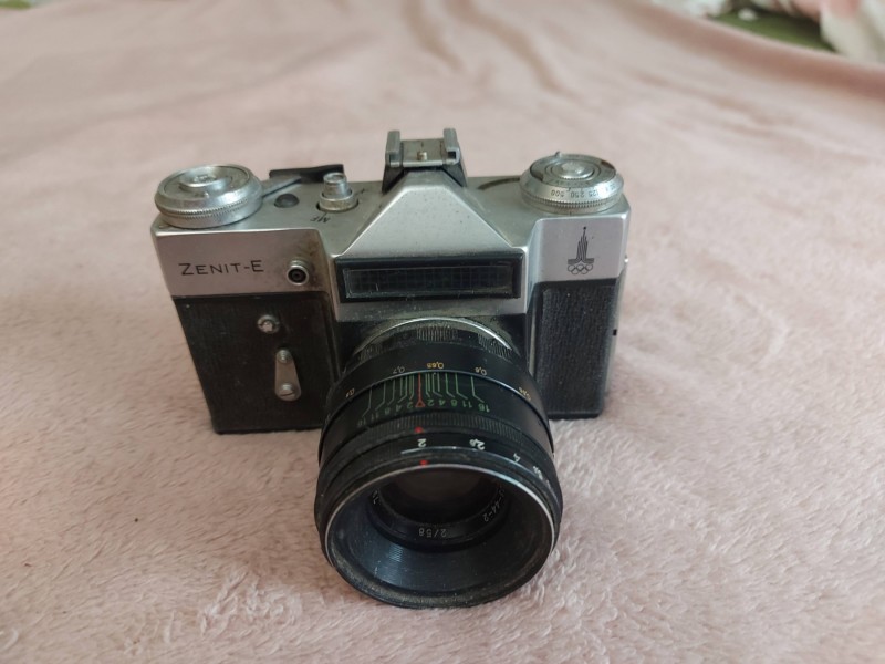 Zenit E sa Hellios 44 2 2 58 objektivom