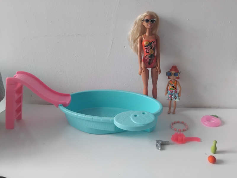 Barbie mattel lutka chelsea bazen i sitnice