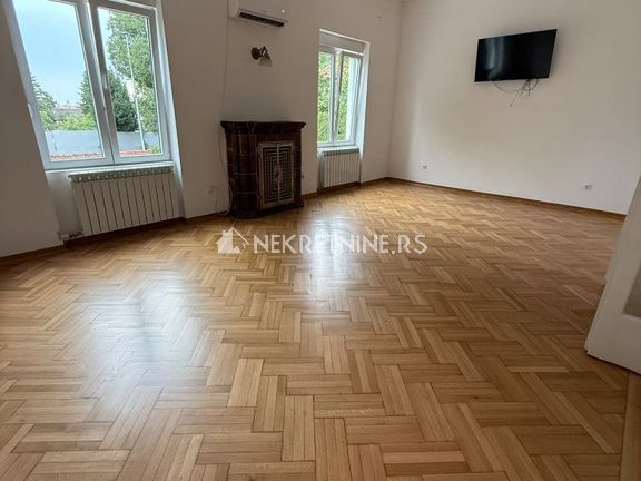 Lux sređen stan za izdavanje