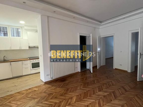 Renoviran salonac kod hotela Moskva
