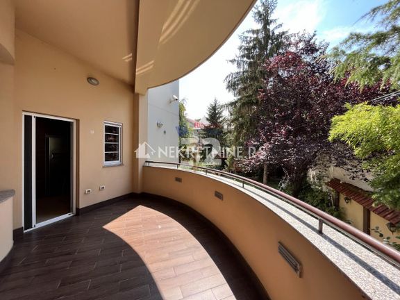 Senjak, luks 4.0, yard, garage!, Francuska škola