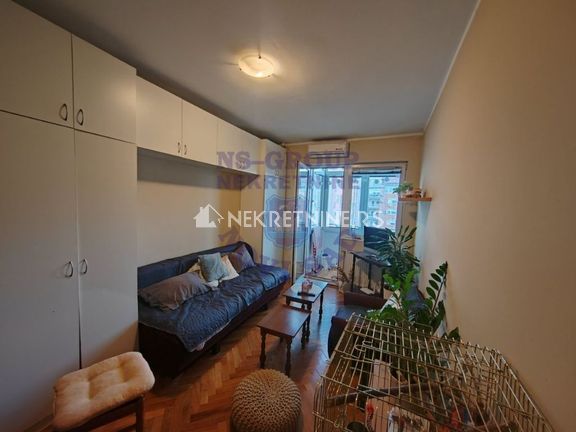 Garsonjera,odlicna,Nova Detelinara 0212100690 0648033334
