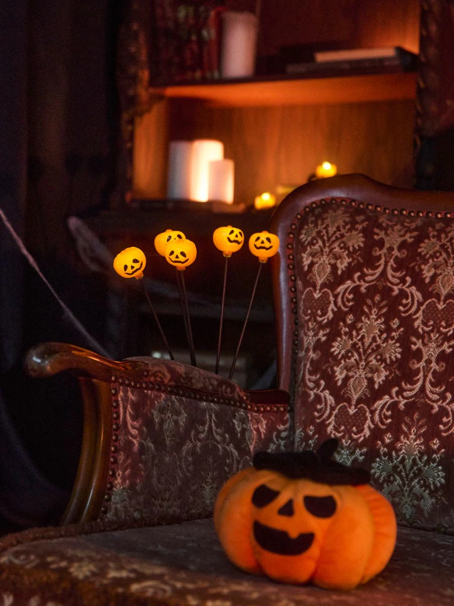 Solarna lampa sa Halloween motivom