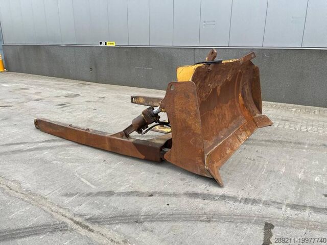 List
Caterpillar D 6 XL Blade + Pusharms