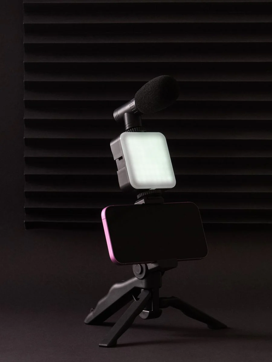 Set za snimanje: lampa, mikrofon i stalak za telefon