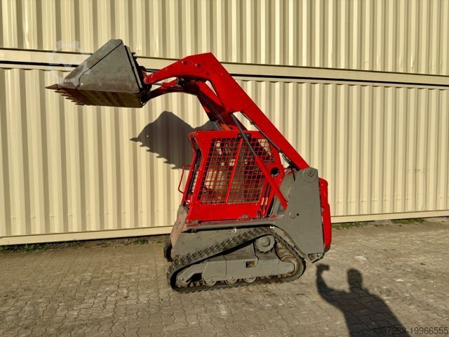 Valjak za puteve
BOBCAT T110 / 2016 BJ / 1.606 Stunden