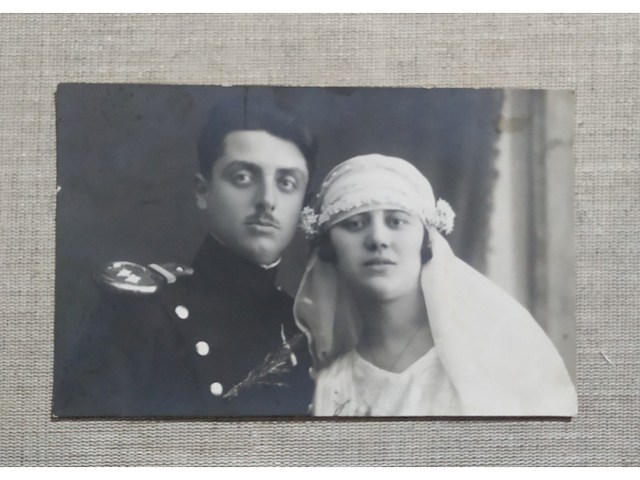 OFICIR I MLADA 1926. GODINA